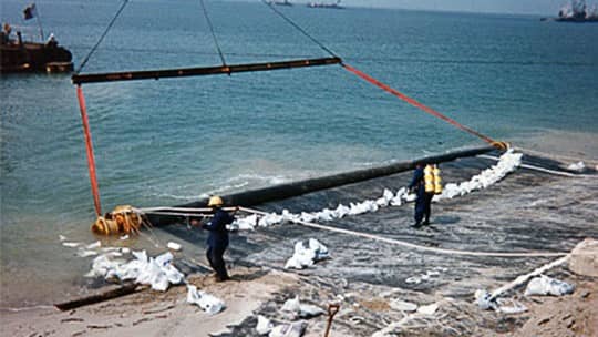 Design & Installation of Geomembrane to Line Offshore Containment Bund